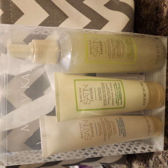 Mary Kay | Skincare | Mary Kay Satin Hands Complete Set | Poshmark